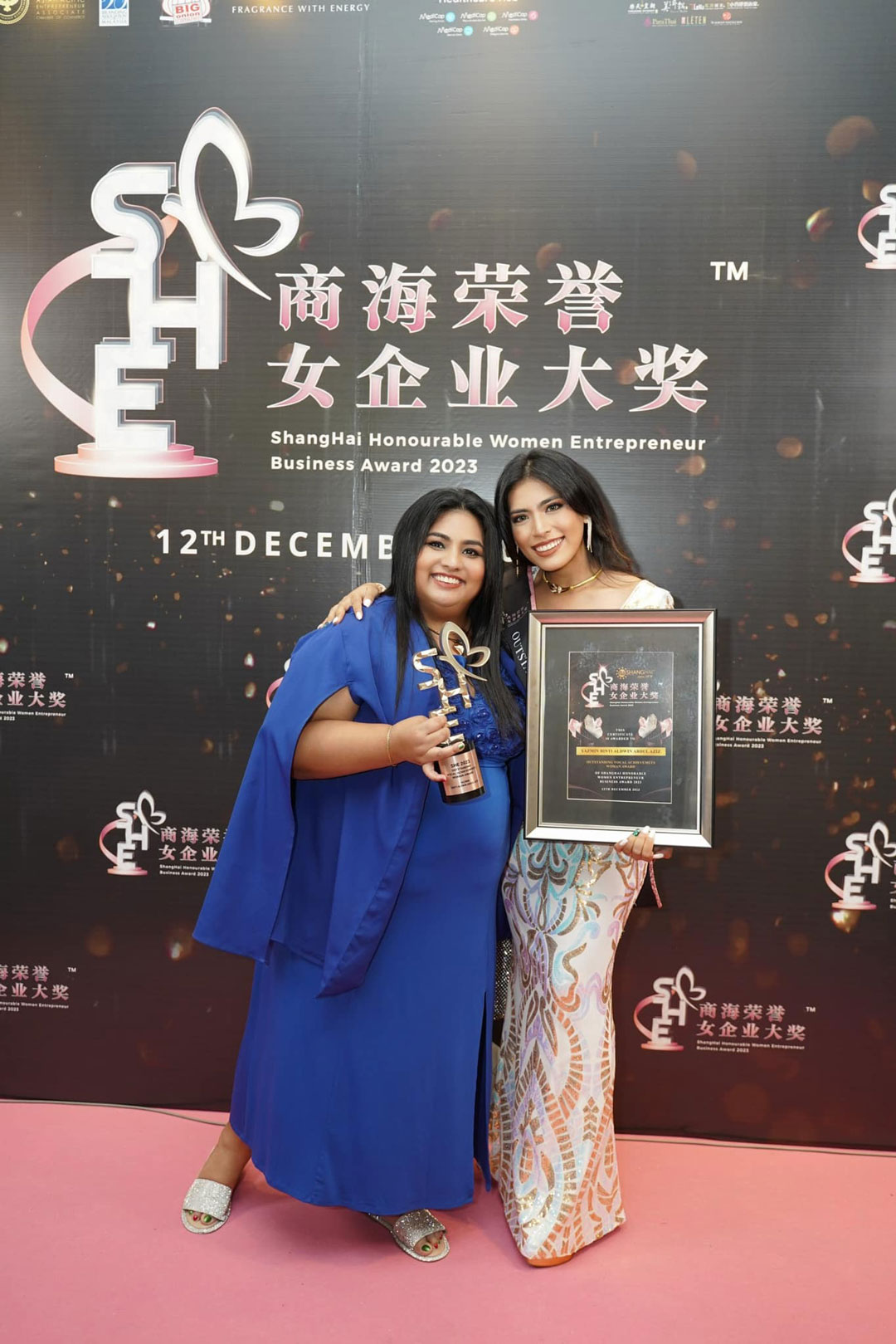 Yazmin Aziz receives 'Outstanding Vocal Achievements Award' from a ...